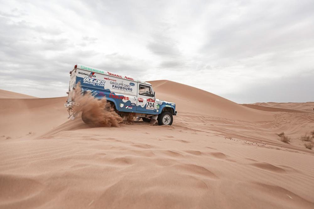 Land Rovers Line Up for Dakar Rally in Classic Category